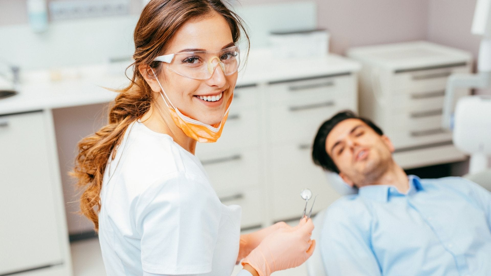 Dentistas contratados como autônomos: quais seus direitos? - Quetes ...